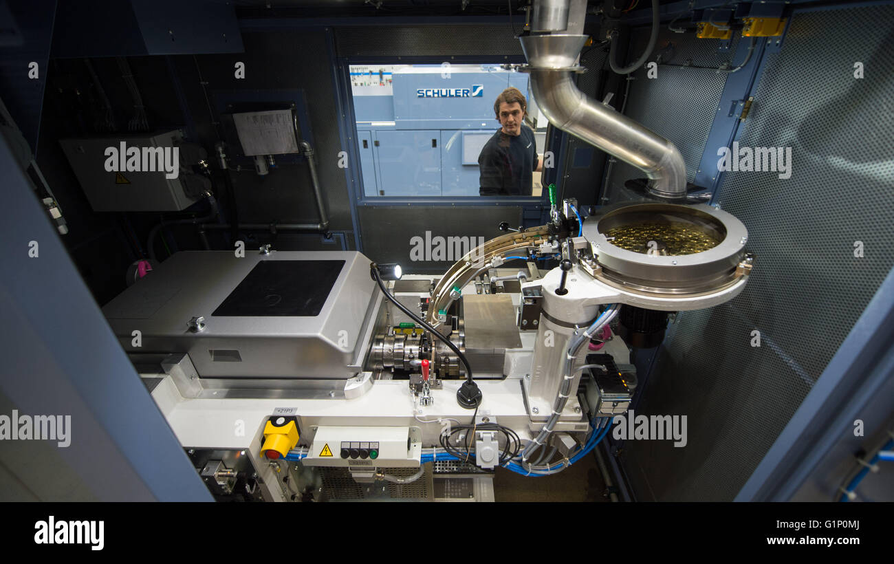 Imprinting hi-res stock photography and images - Alamy