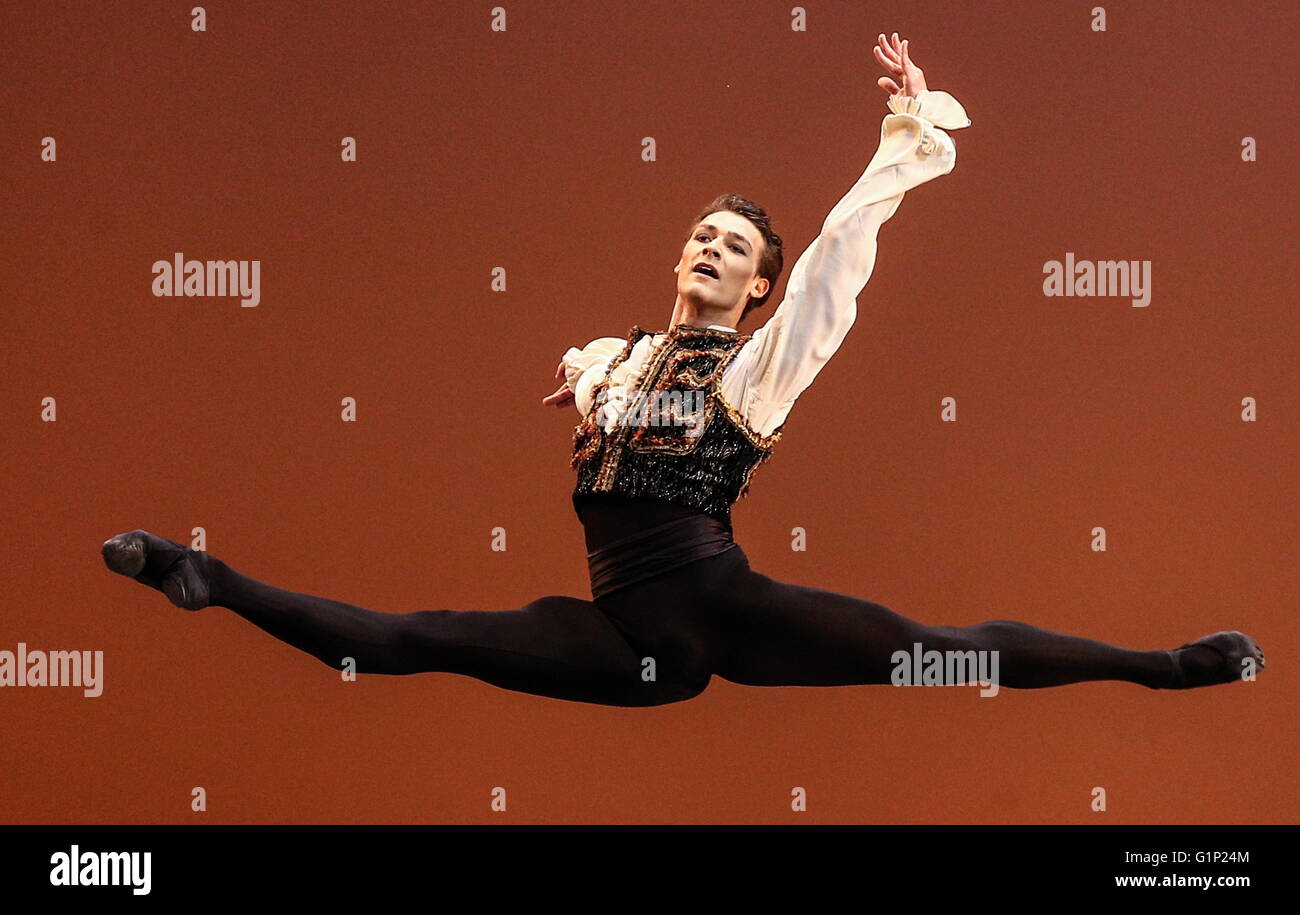 Marchand De Paris High Resolution Stock Photography and Images - Alamy