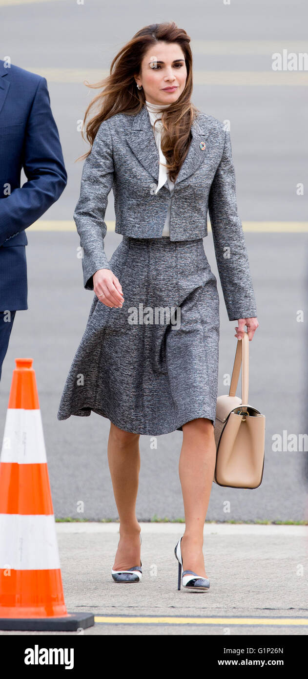 King Abdullah and Queen Rania of Jordan arrive at the Brussels Airport ...