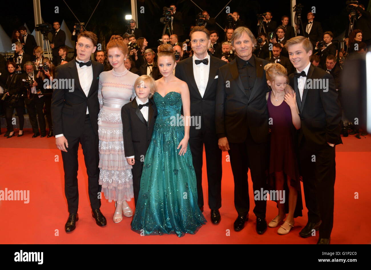 Captain fantastic cast hi-res stock photography and images - Alamy