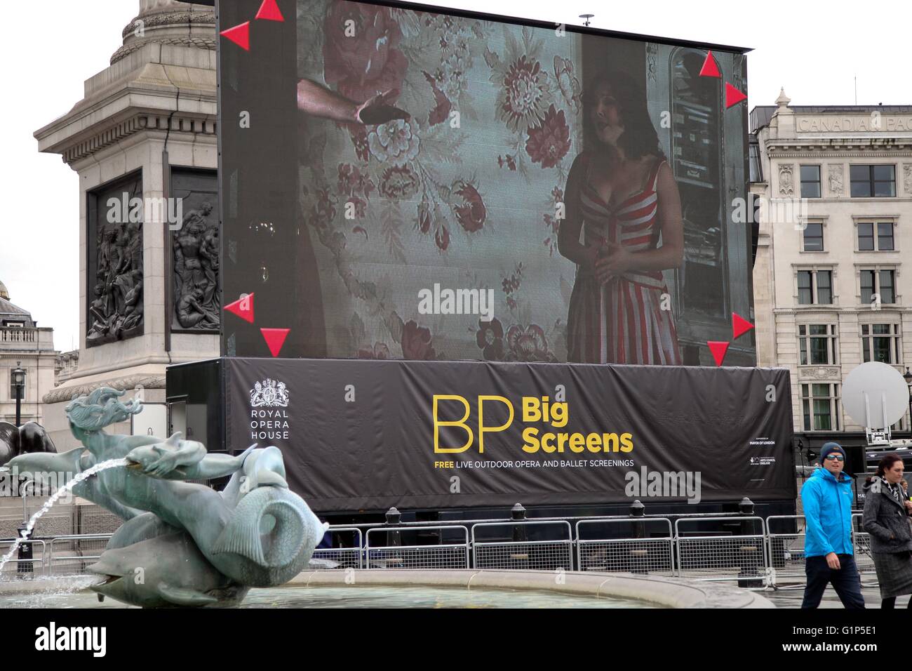 Big screen trafalgar square hi-res stock photography and images - Alamy