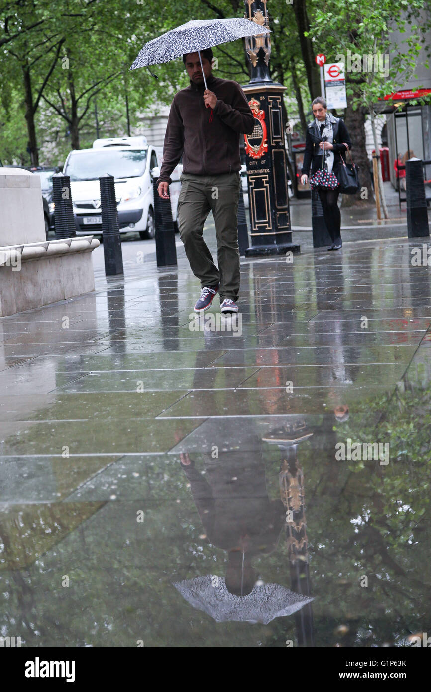 Girls caught in the rain hi-res stock photography and images - Alamy