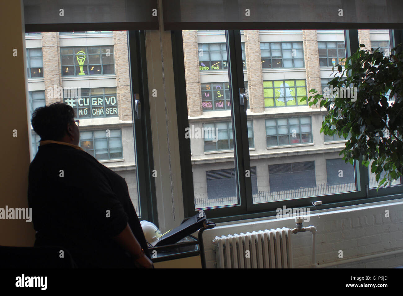 Post-it notes war breaks out in New York City Stock Photo - Alamy