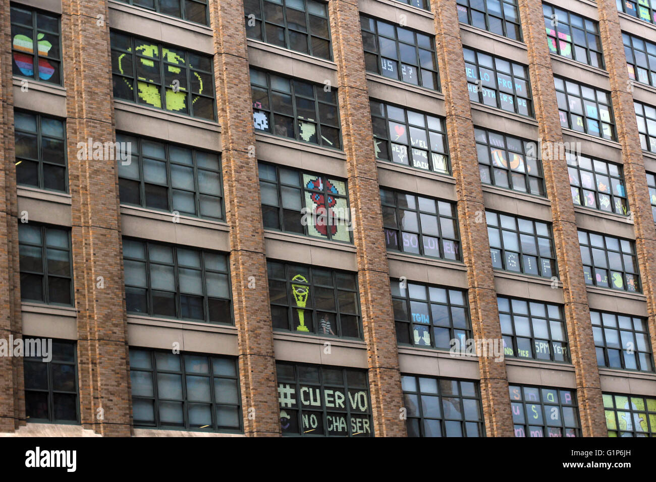 Workers office windows manhattan hi-res stock photography and images ...