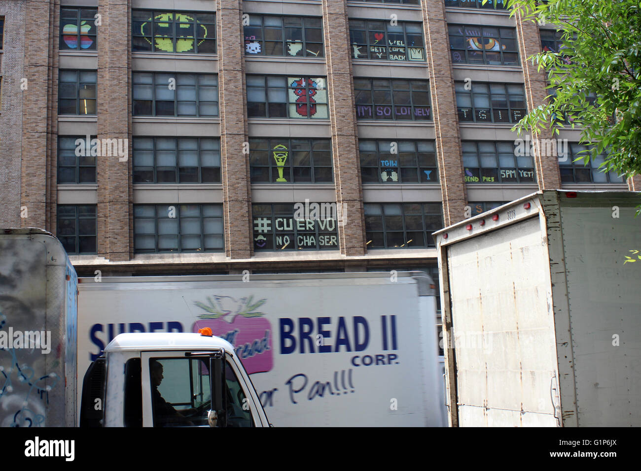Post-it notes war breaks out in New York City Stock Photo - Alamy