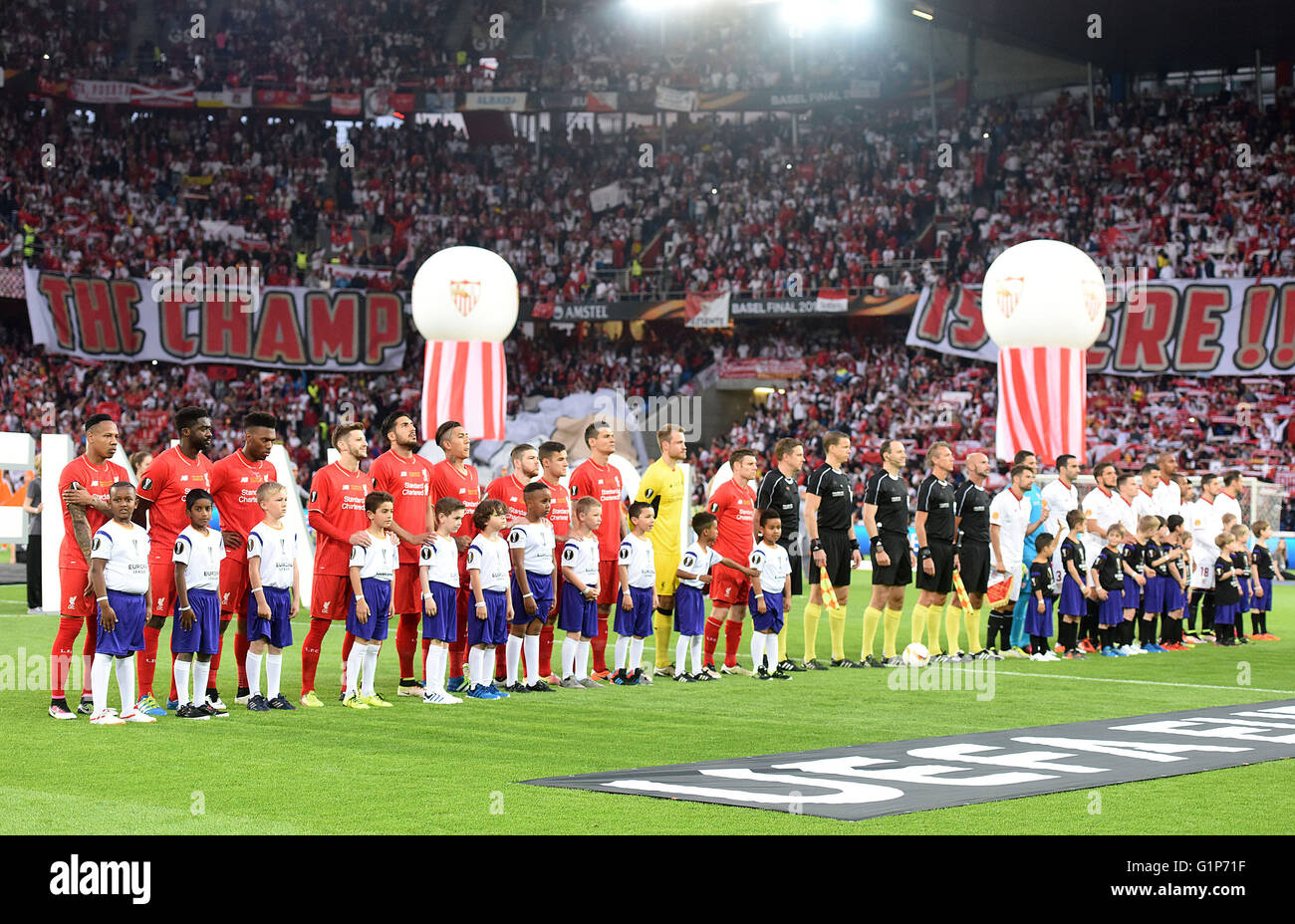 Europa league final line up hi-res stock photography and images - Alamy