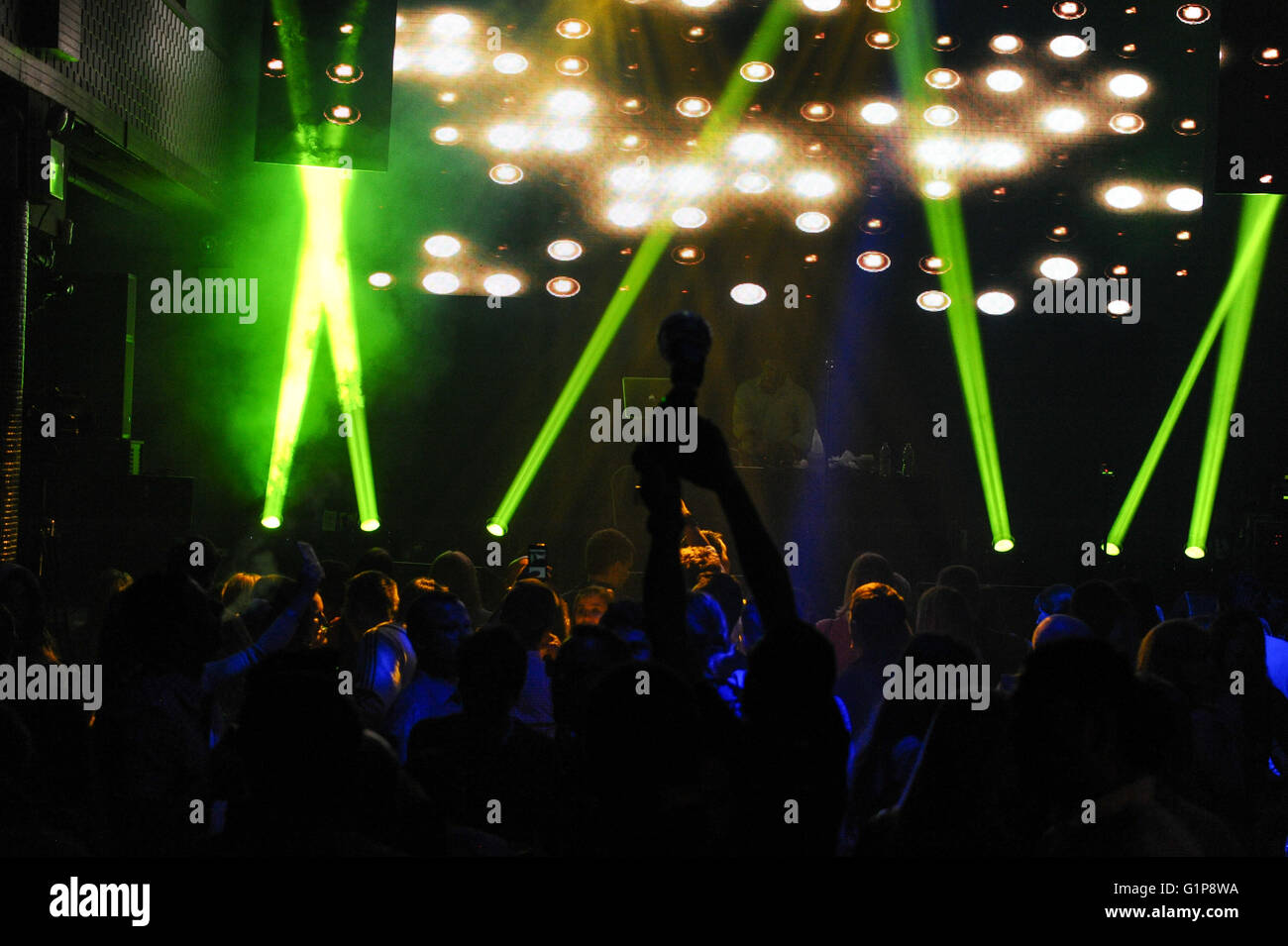 Crowd at the music concert at Stage 48 Club Stock Photo - Alamy