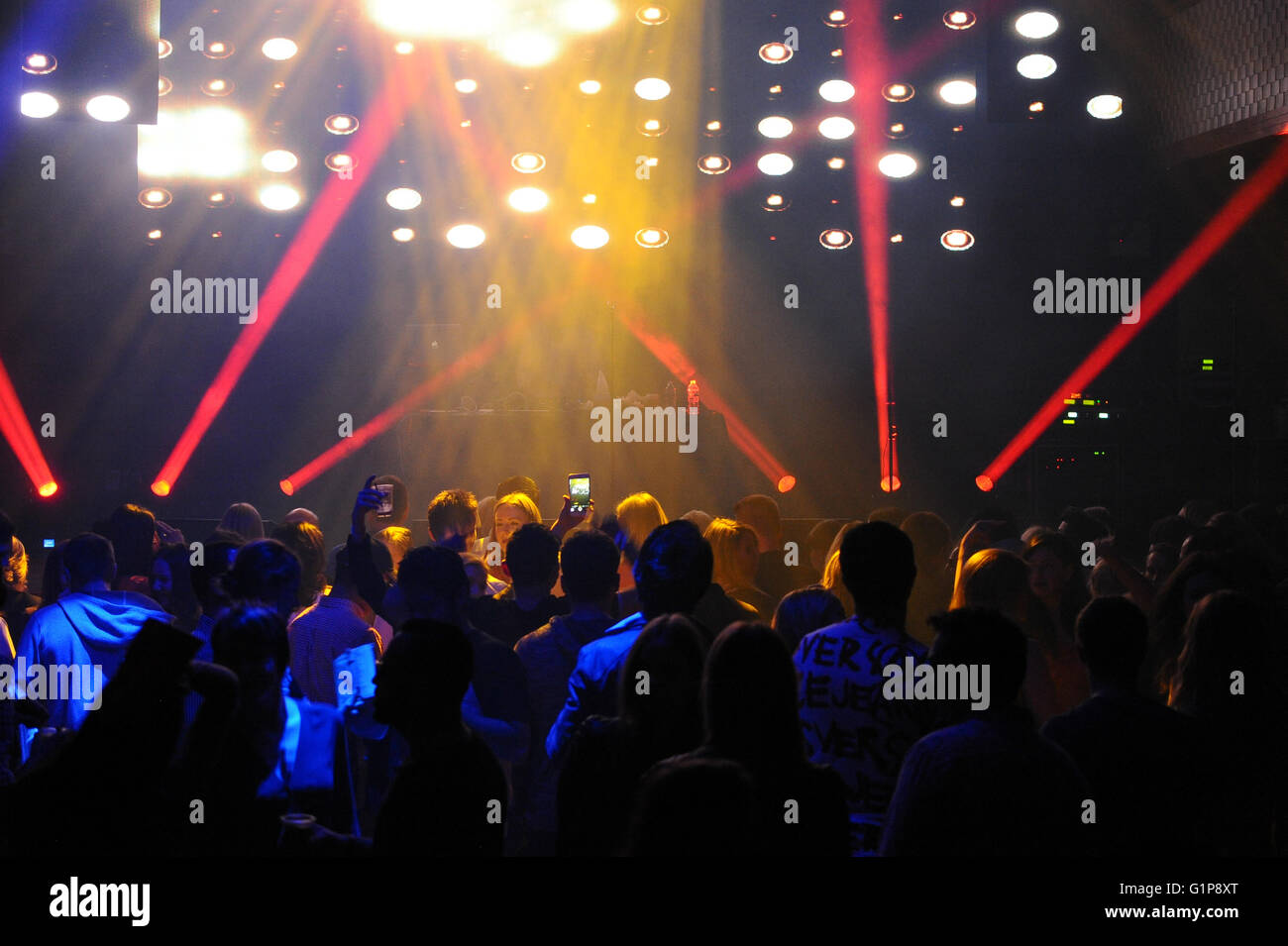 Crowd at the music concert at Stage 48 Club Stock Photo - Alamy