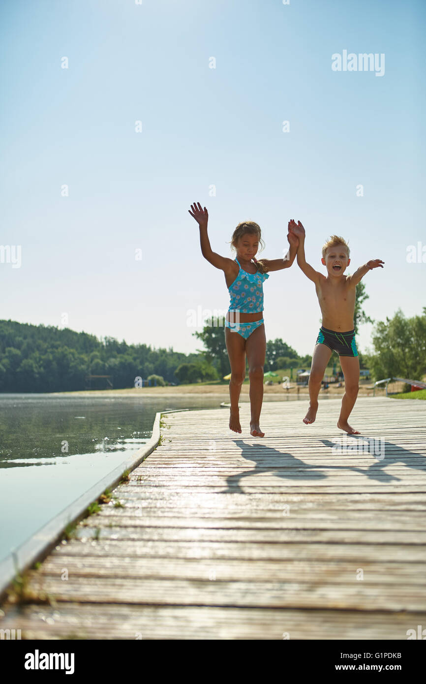 Kids jumping into water hi-res stock photography and images - Alamy