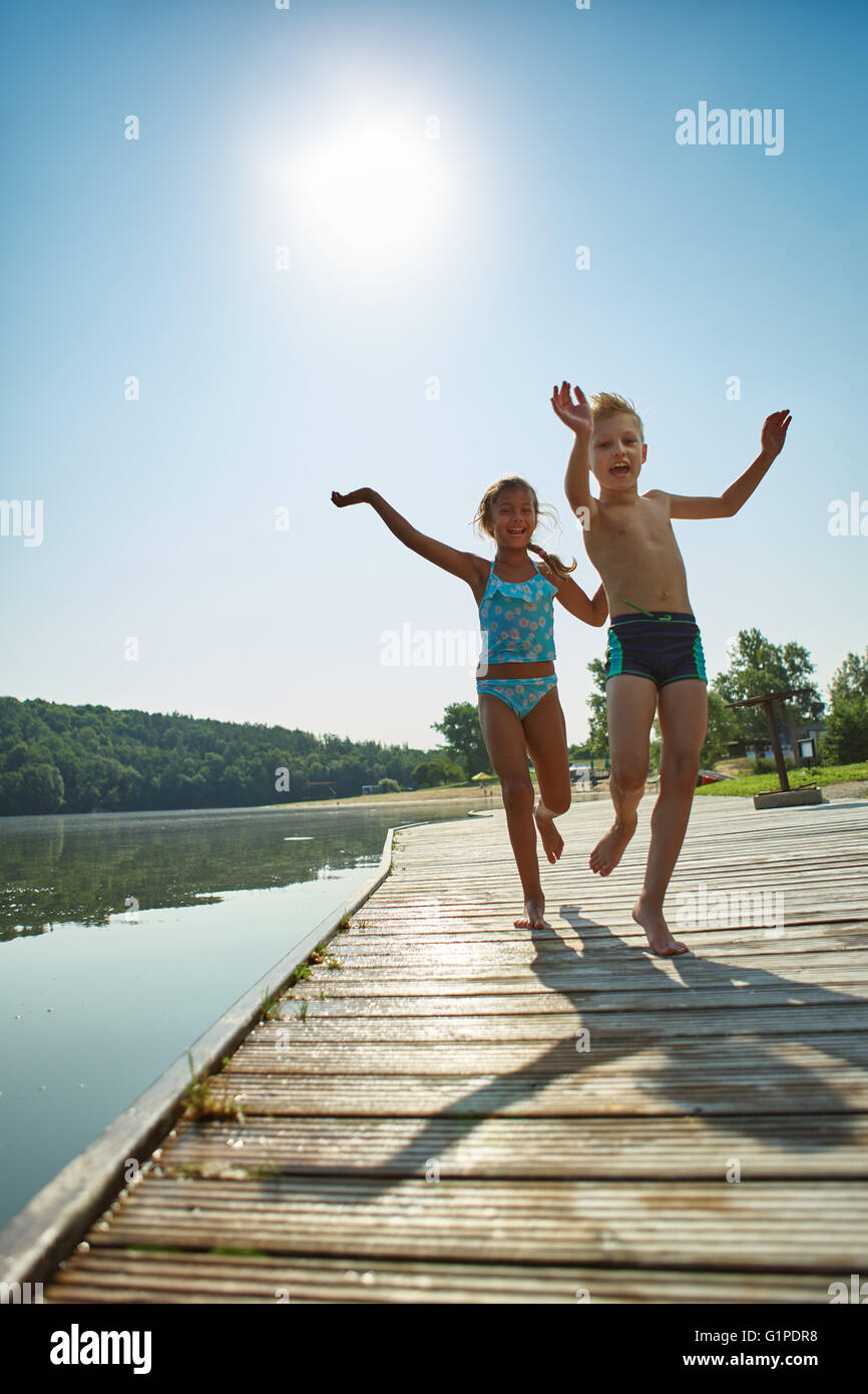 Kids playing at a lake hi-res stock photography and images - Alamy