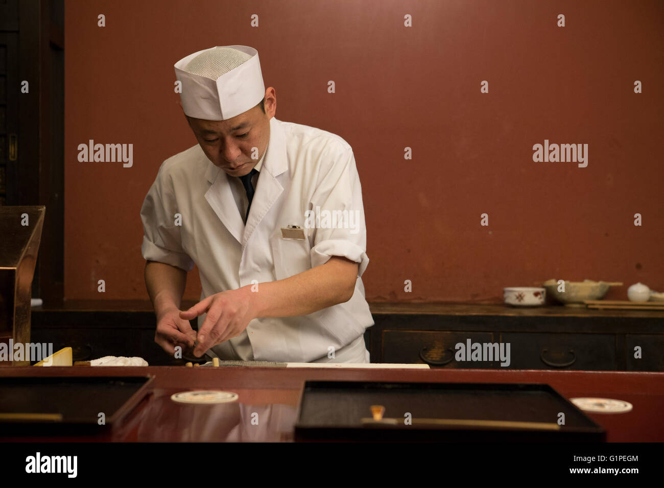 Japanese cook cooking Stock Photo - Alamy