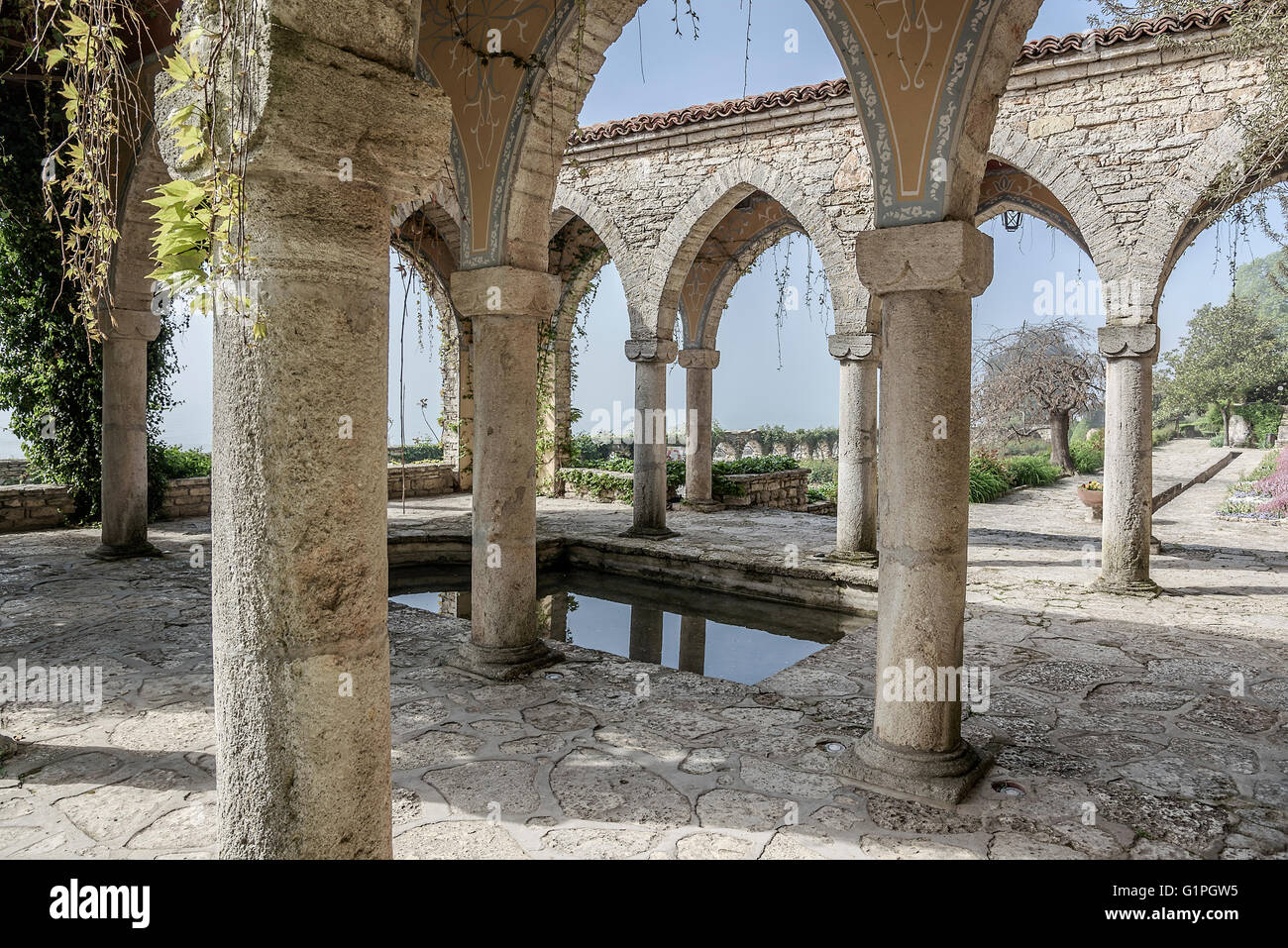 Roman style garden room hi-res stock photography and images - Alamy