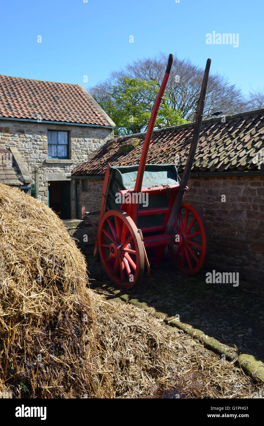 Farmyard scene hi-res stock photography and images - Alamy
