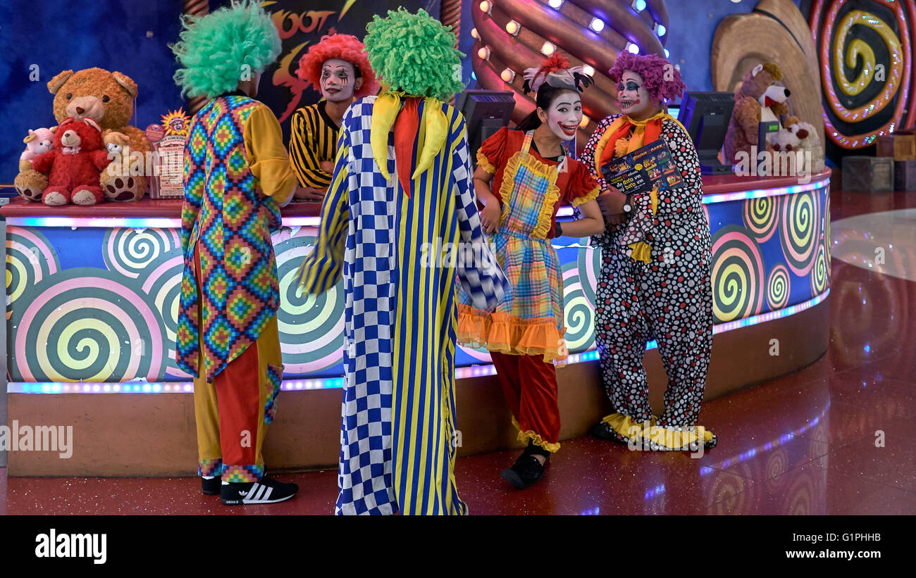 Group of clowns hi-res stock photography and images - Alamy