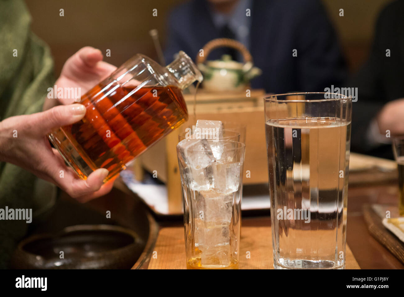 Alcoholic alcohol female hand hands hi-res stock photography and images ...