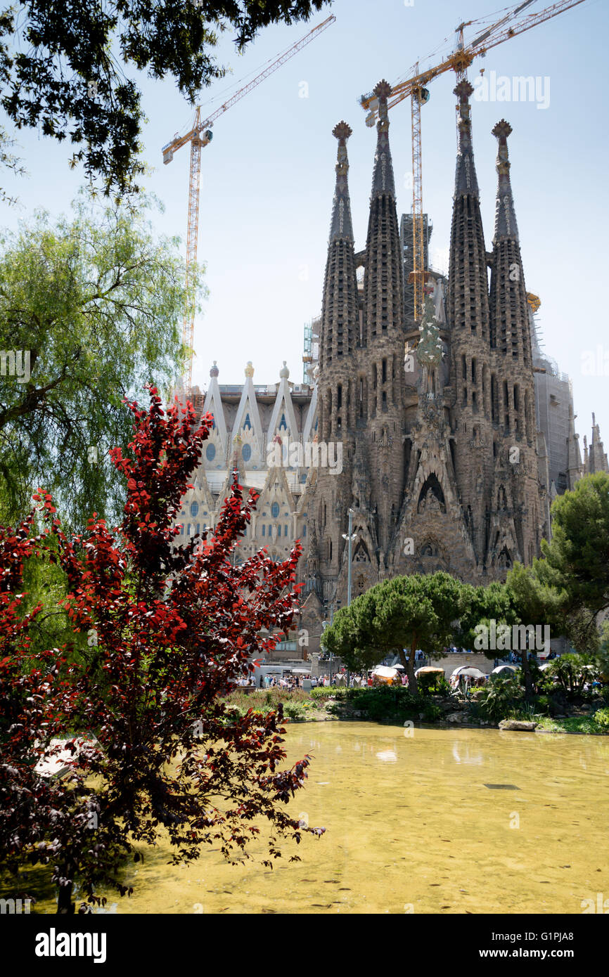 Sagrada familia temple by gaudi barcelona hi-res stock photography and ...