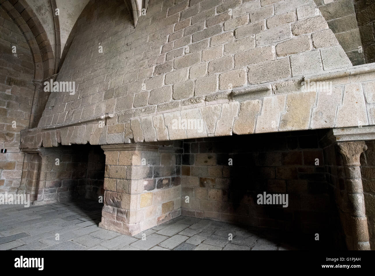 Medieval fireplace hi-res stock photography and images - Alamy