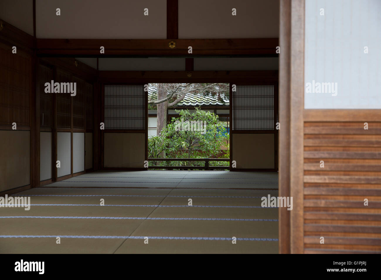 Japanese style porch hi-res stock photography and images - Alamy