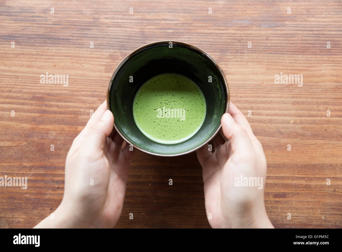 Hands holding Matcha (Green tea Stock Photo - Alamy