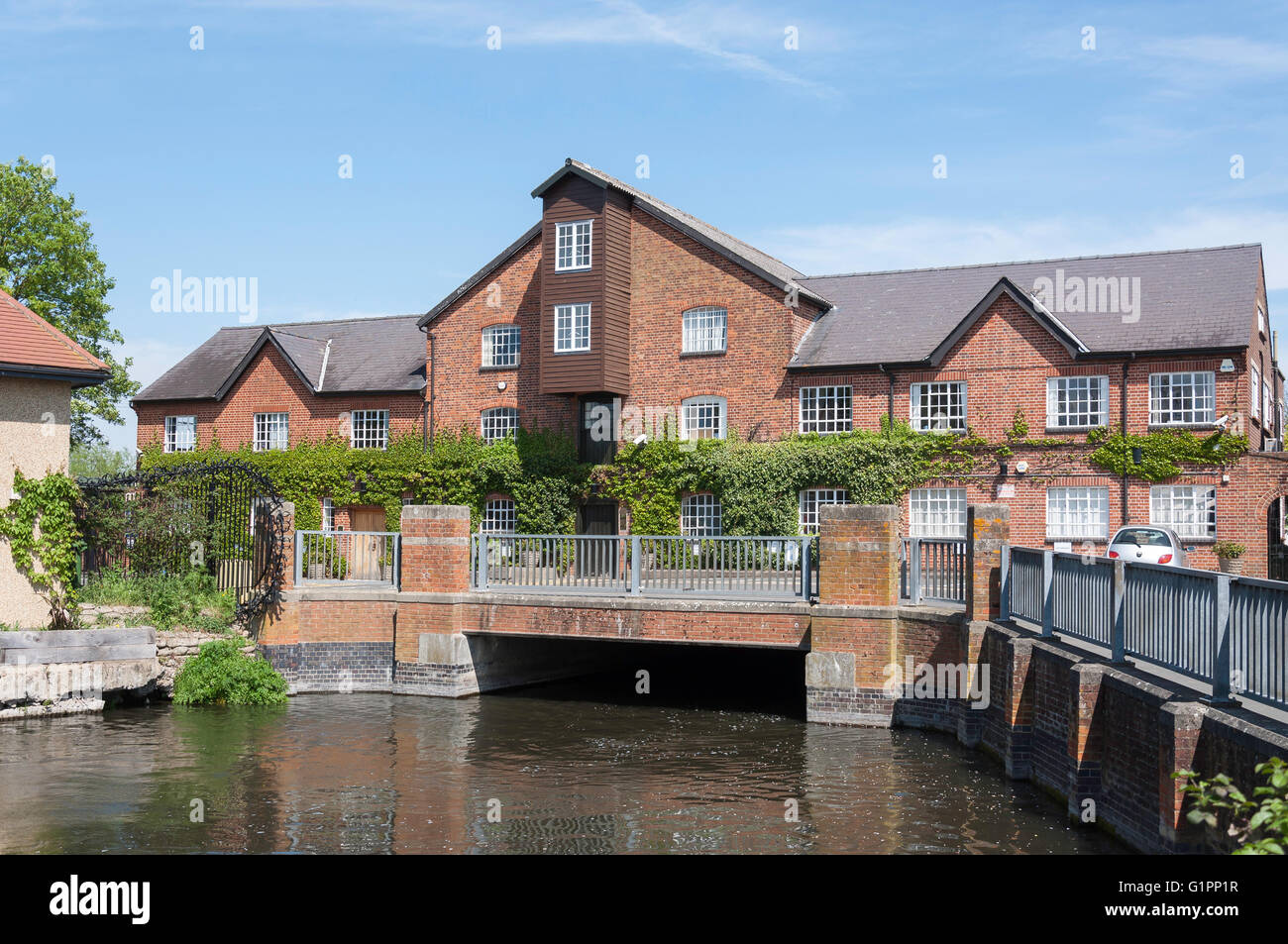 Stanwell road High Resolution Stock Photography and Images - Alamy