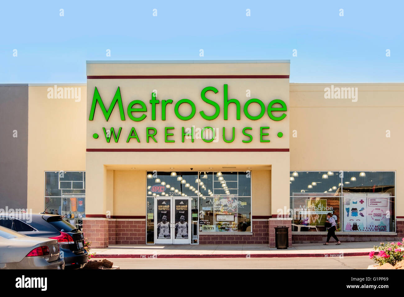 Metro shop High Resolution Stock Photography and Images - Alamy