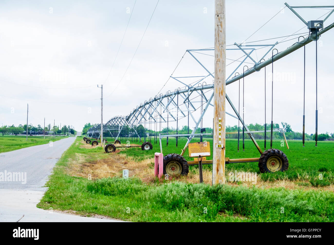 Overhead sprinkler irrigation hi-res stock photography and images - Alamy