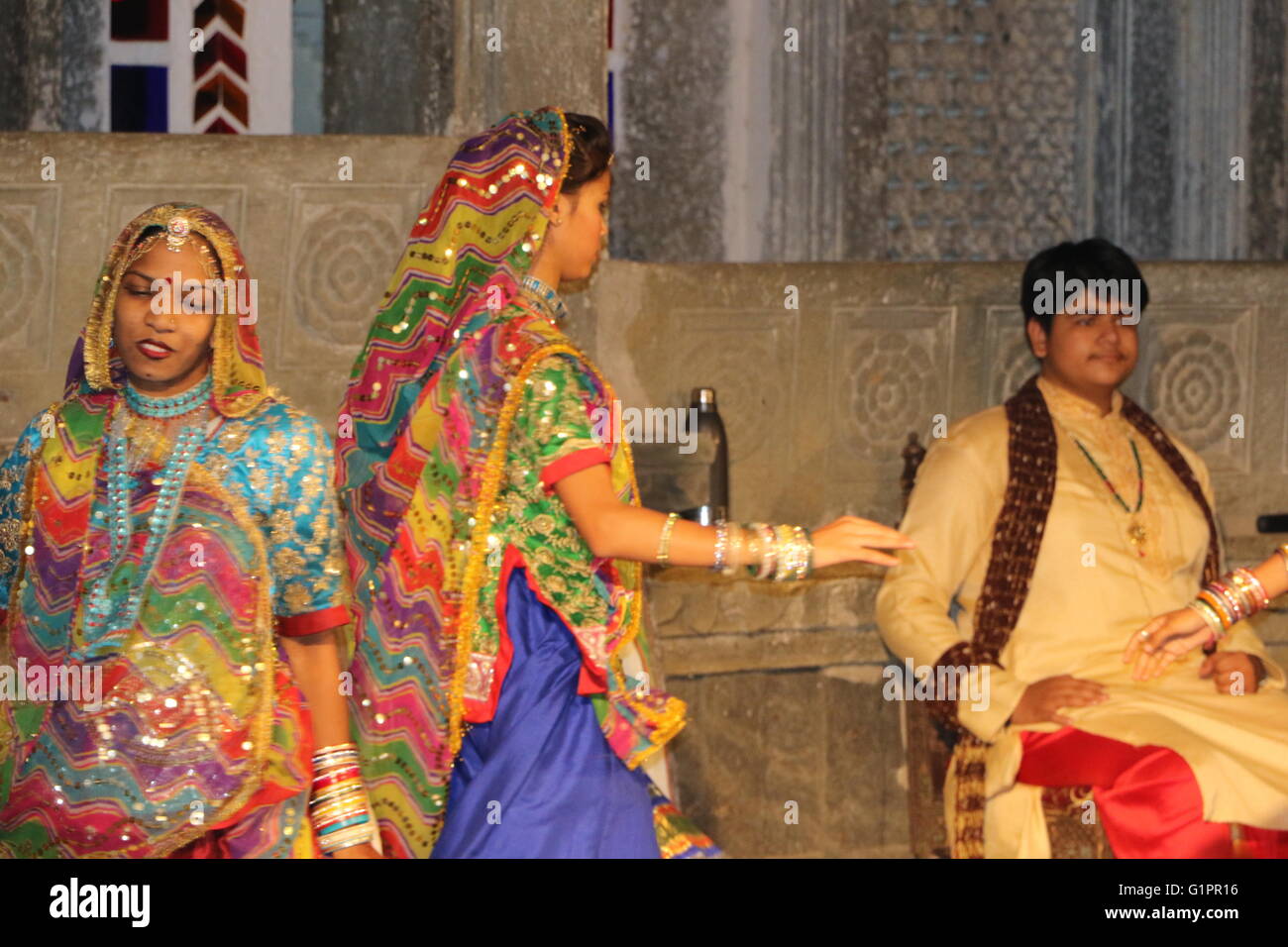 Rajasthani traditional dance Stock Photo - Alamy