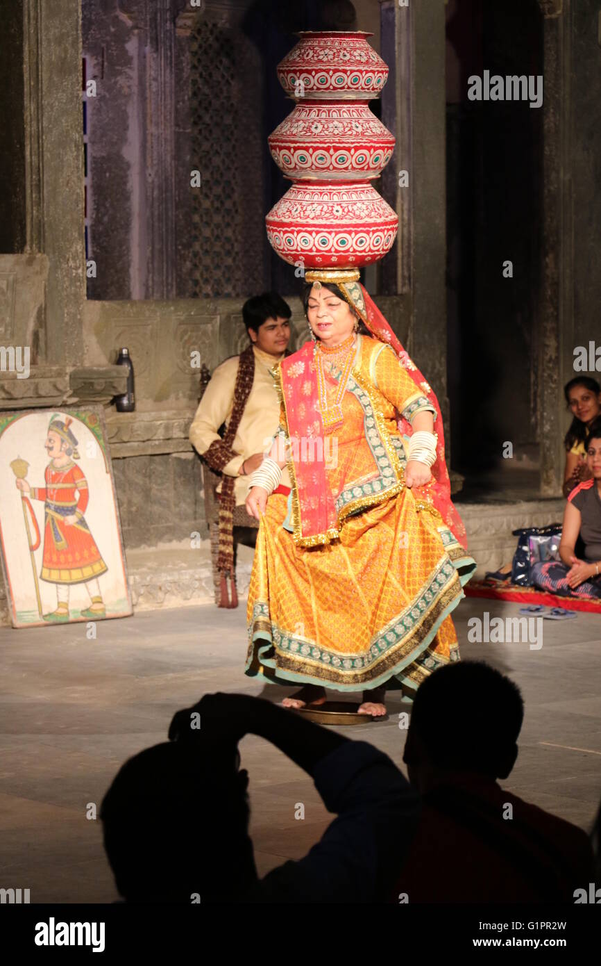 Rajasthani traditional dance Stock Photo - Alamy