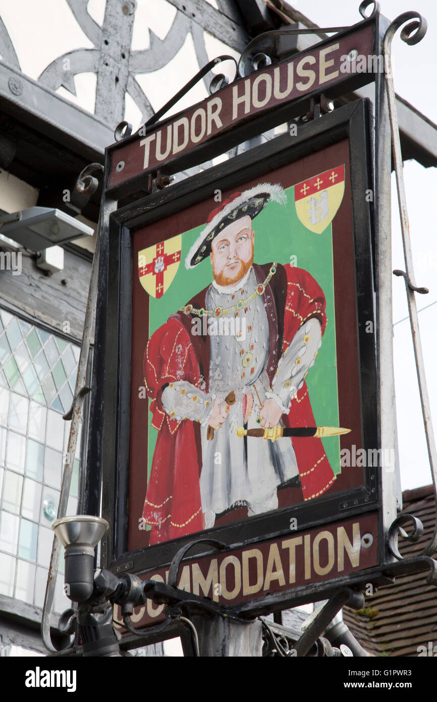 Tudor House Hotel Sign, Warwick, England, UK Stock Photo - Alamy