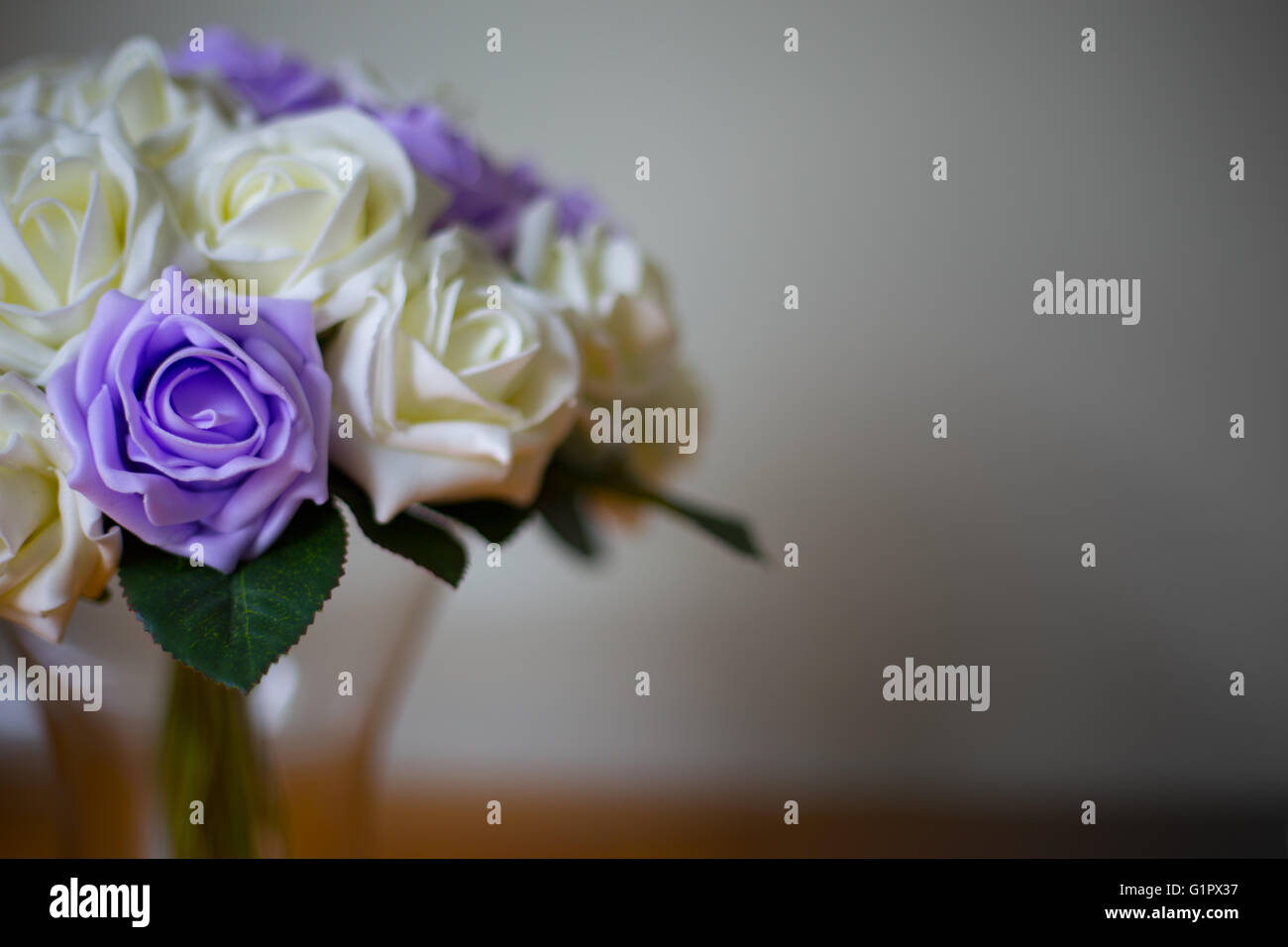 White lilac in vase hi-res stock photography and images - Alamy