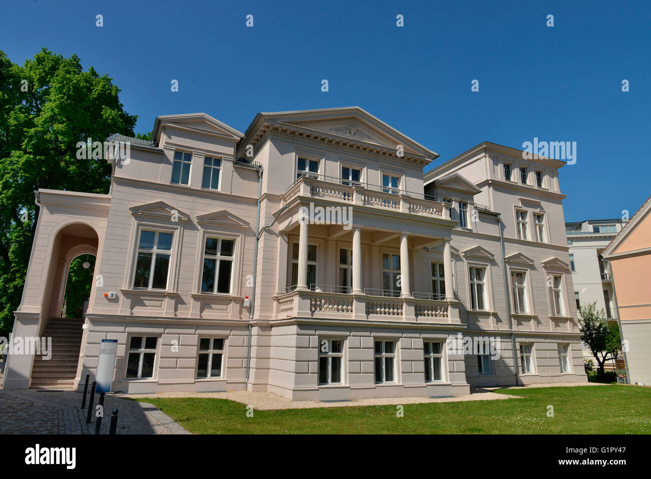 Spd headquarters hi-res stock photography and images - Alamy