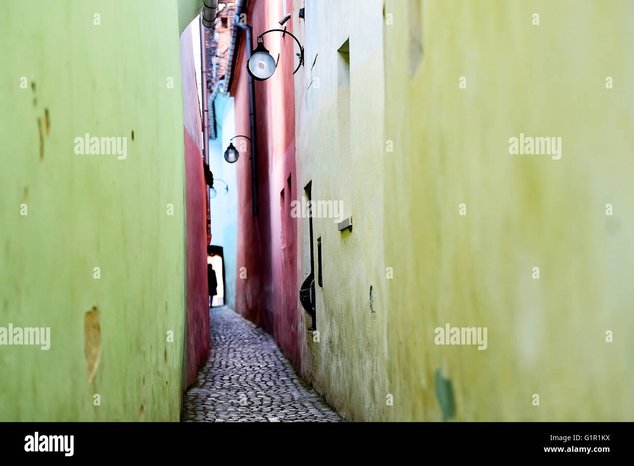 Famous Rope Street or String Street, the narrowest street in ...