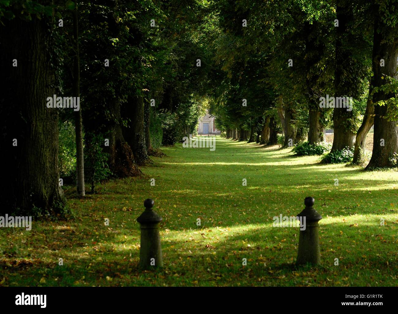 Sepulchral sculptures hi-res stock photography and images - Alamy