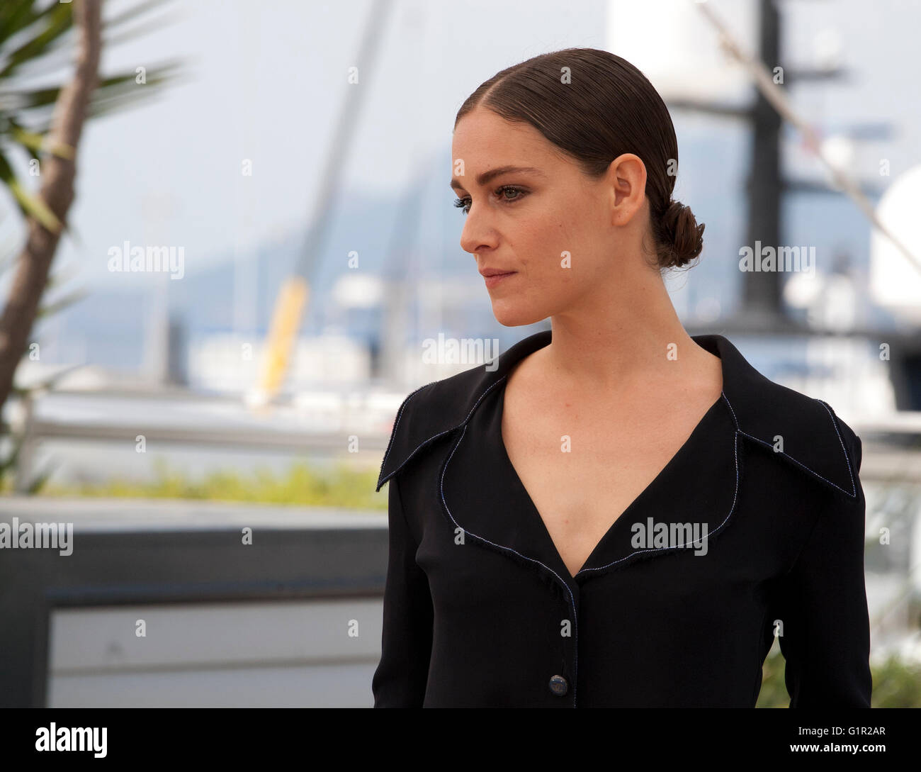 Actress Ariane Labed at the The Stopover (Voir Du Pays) film photo call ...