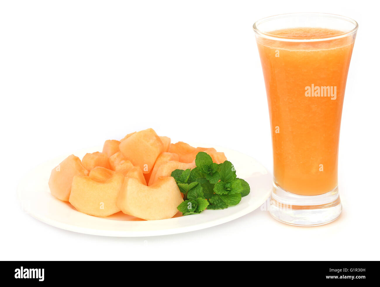 Juice of cucumis melo or muskmelon in a glass with sliced fruit Stock ...