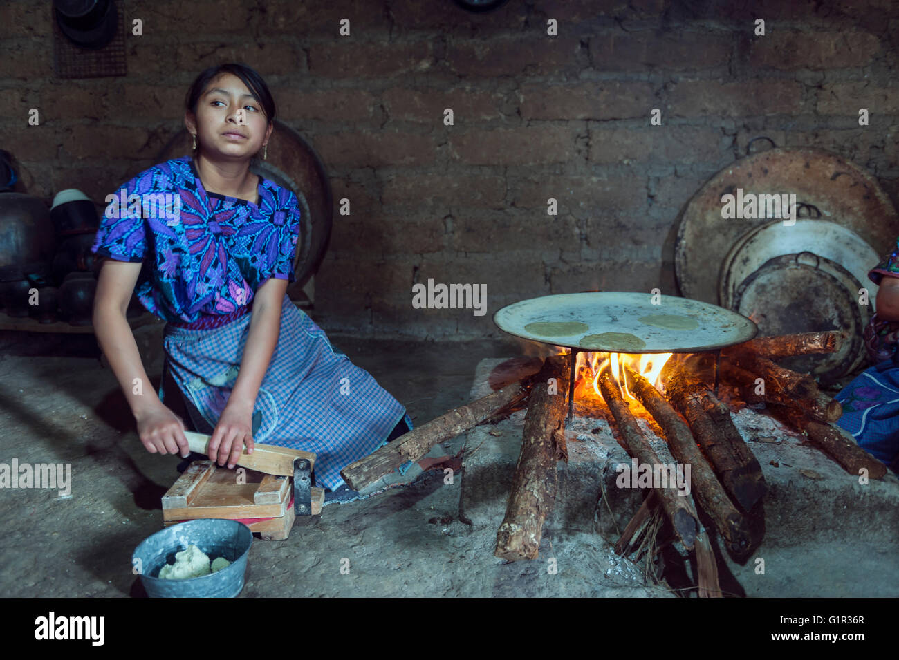 Indian woman baking tortillas. Chiapas, Mexico Stock Photo - Alamy