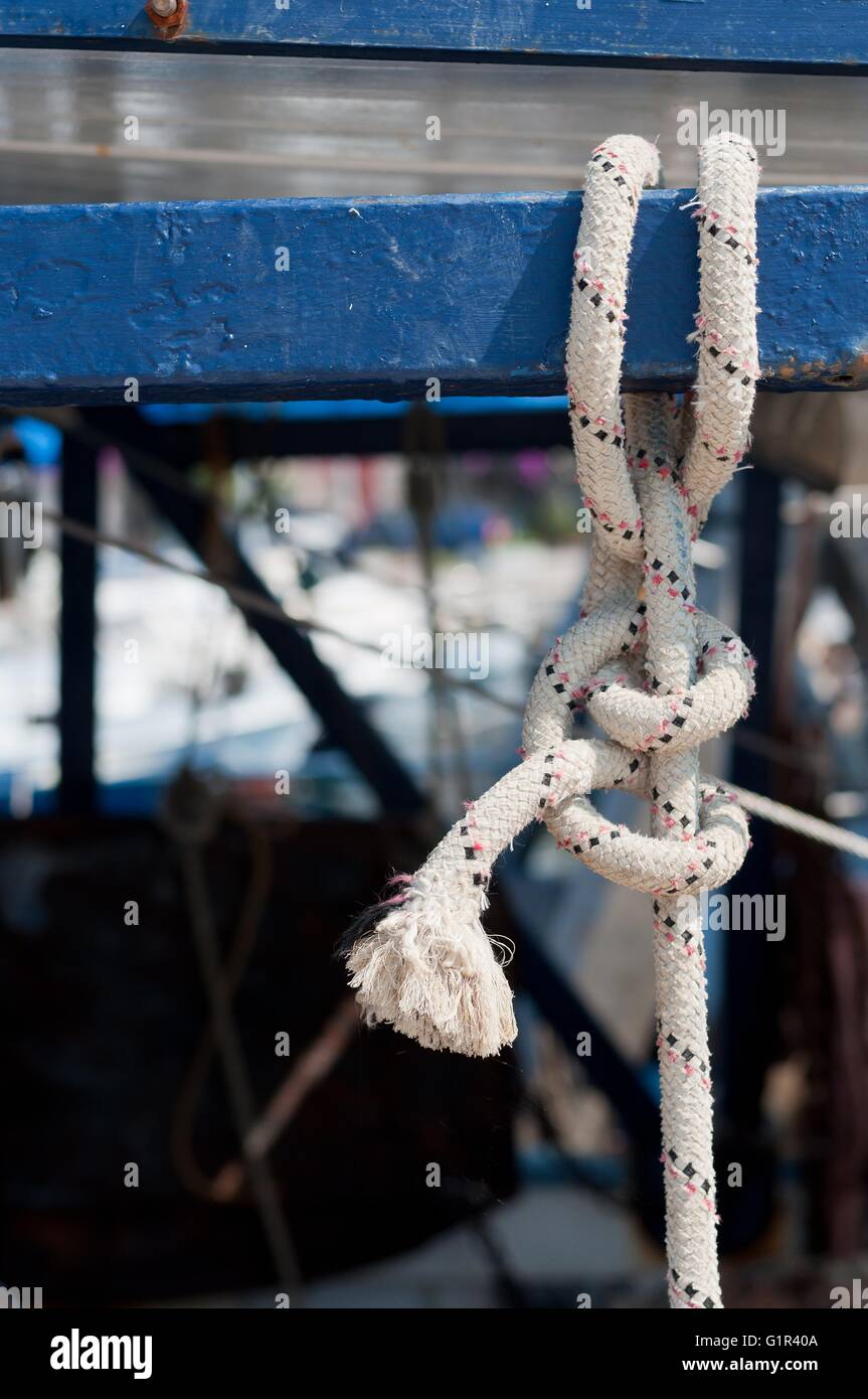 Marine rope knot on fishing ship Stock Photo - Alamy