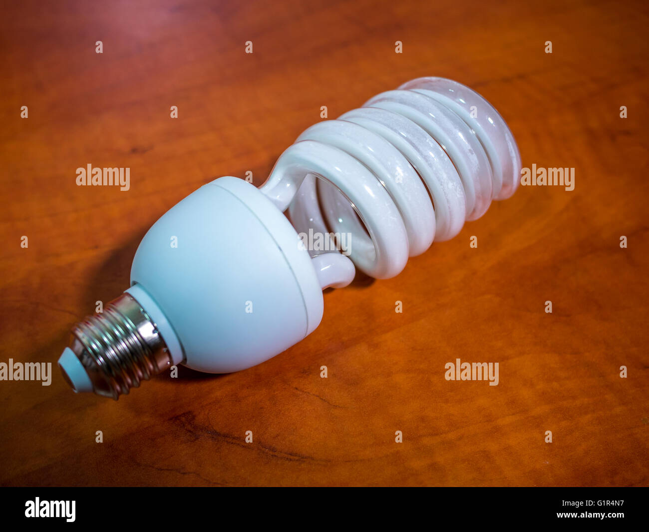 Broken old light bulb hi-res stock photography and images - Alamy