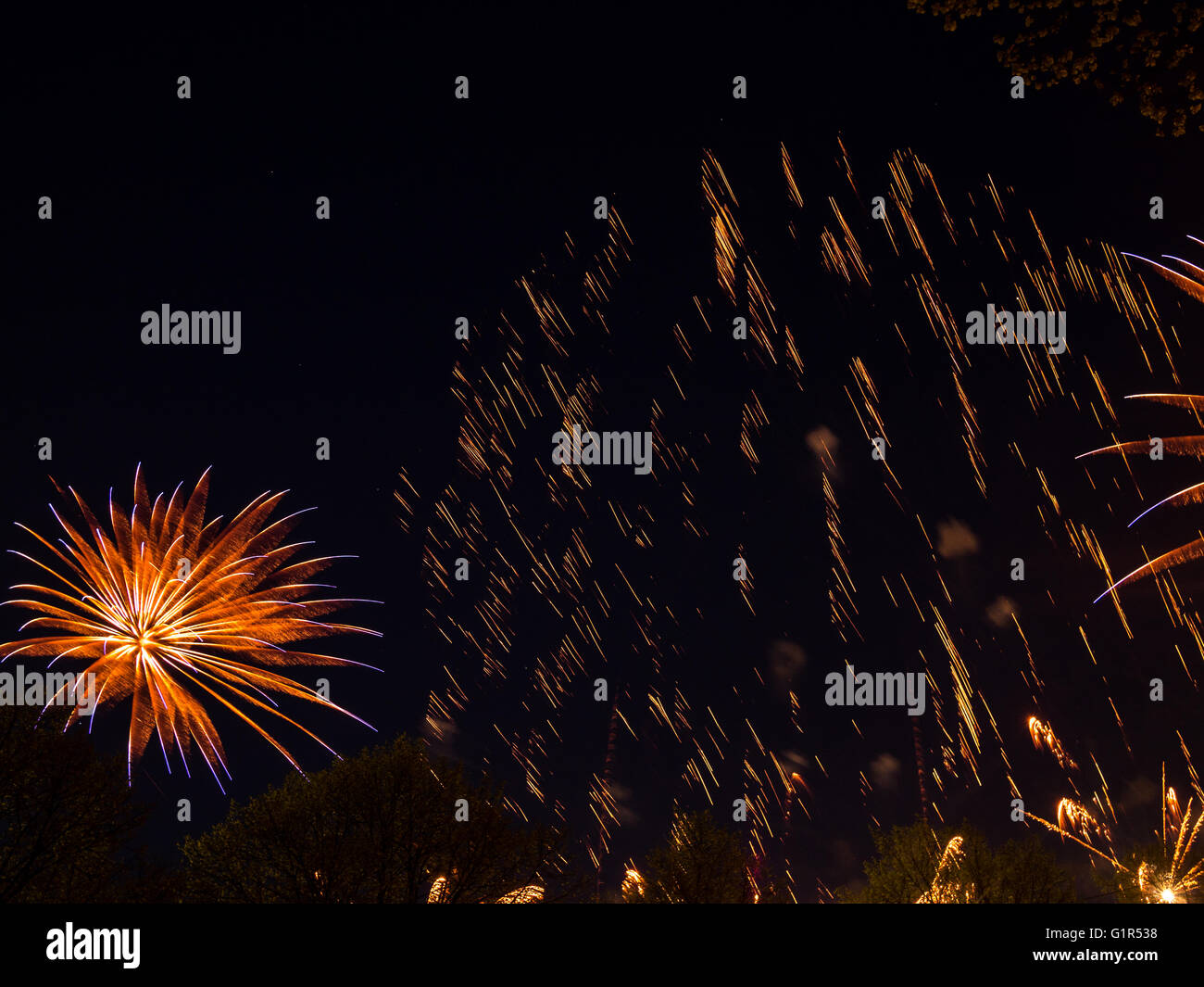 Big red blue fireworks hi-res stock photography and images - Alamy