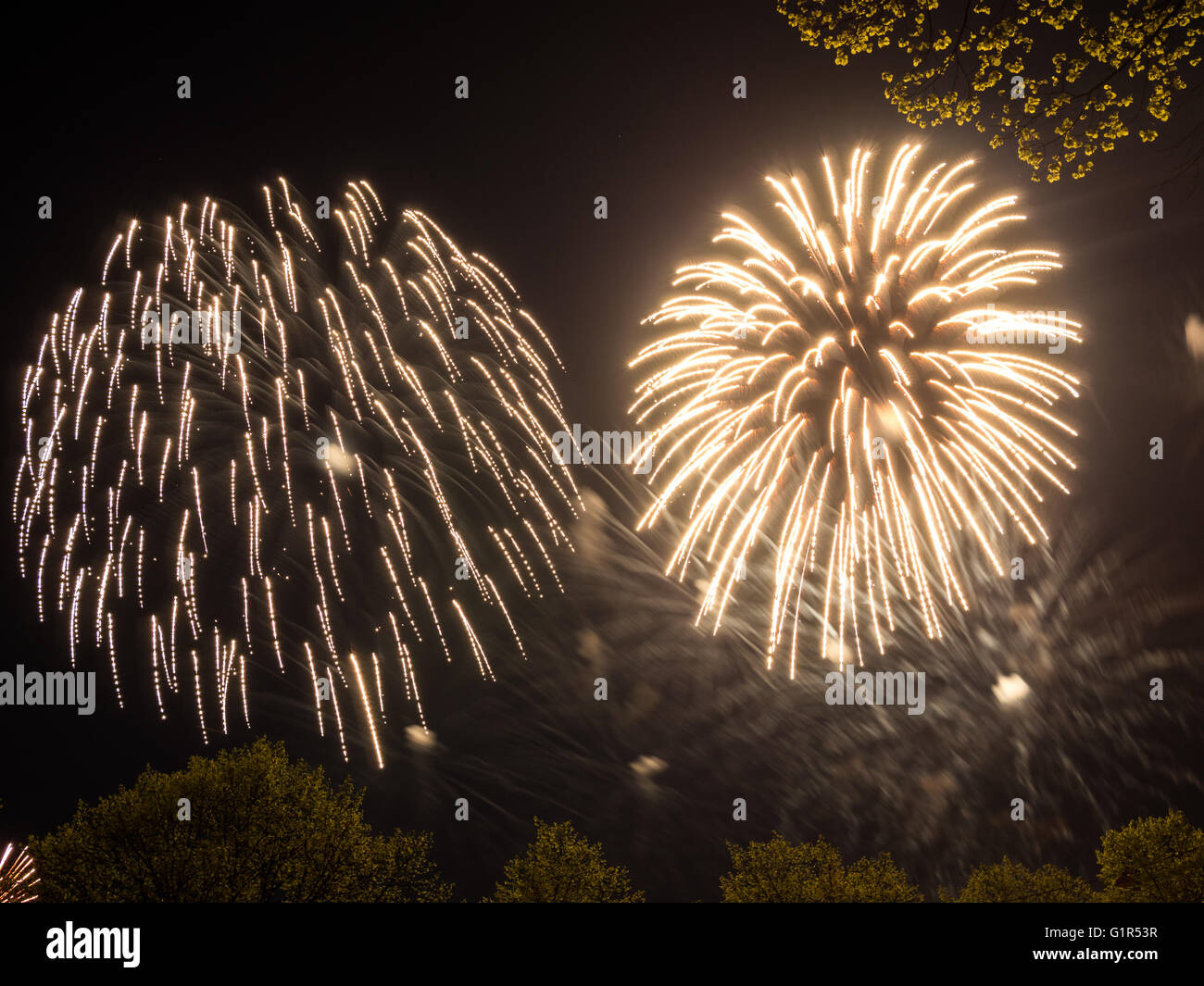 Big red blue fireworks hi-res stock photography and images - Alamy