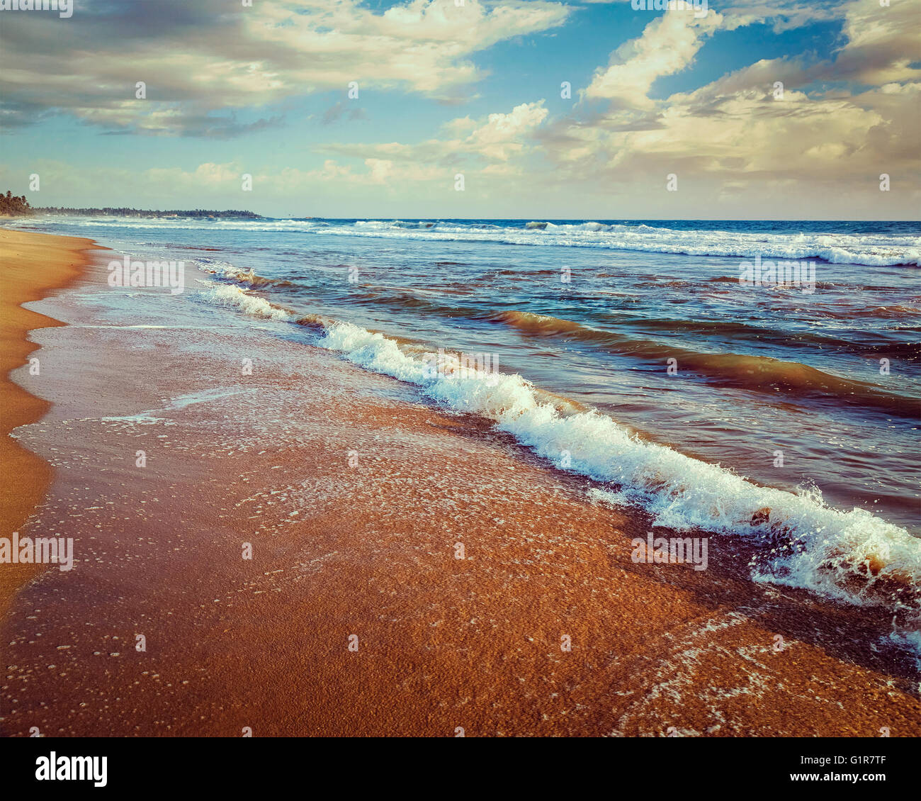 Surging wave hi-res stock photography and images - Alamy