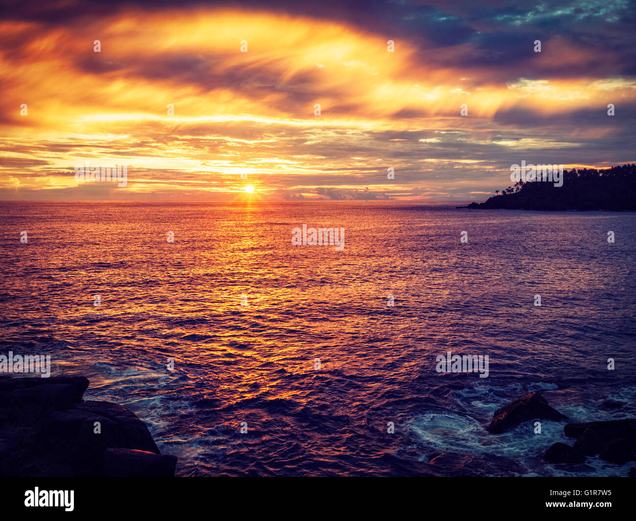 Ocean sunset with dramatic sky Stock Photo - Alamy