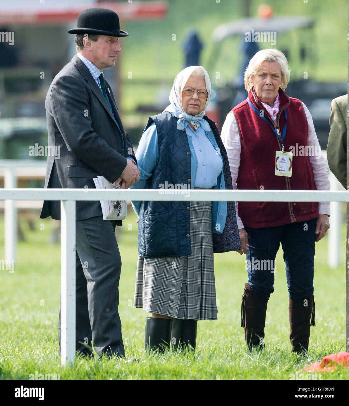 Queen driving range rover hi-res stock photography and images - Alamy