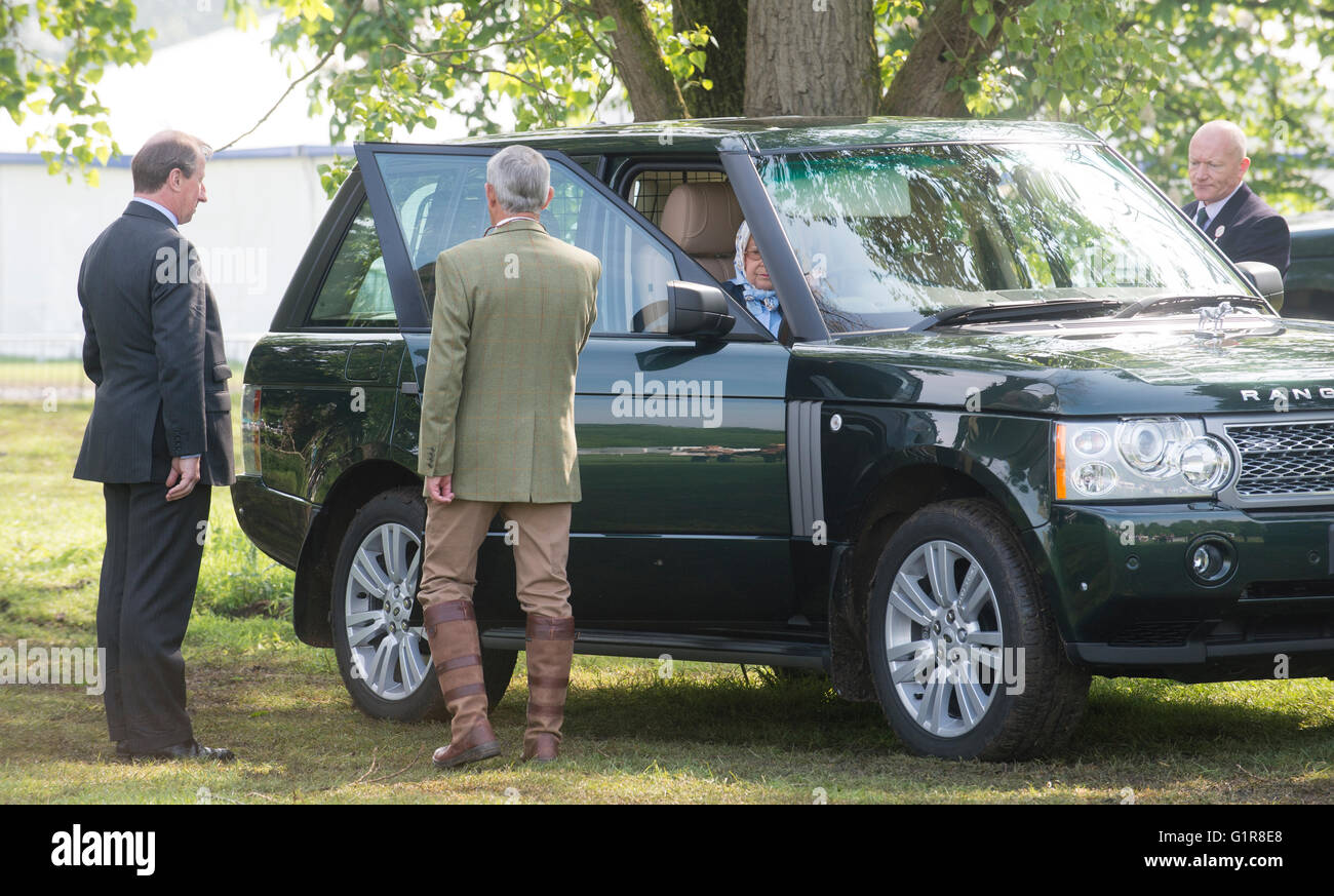 Queen driving range rover hi-res stock photography and images - Alamy