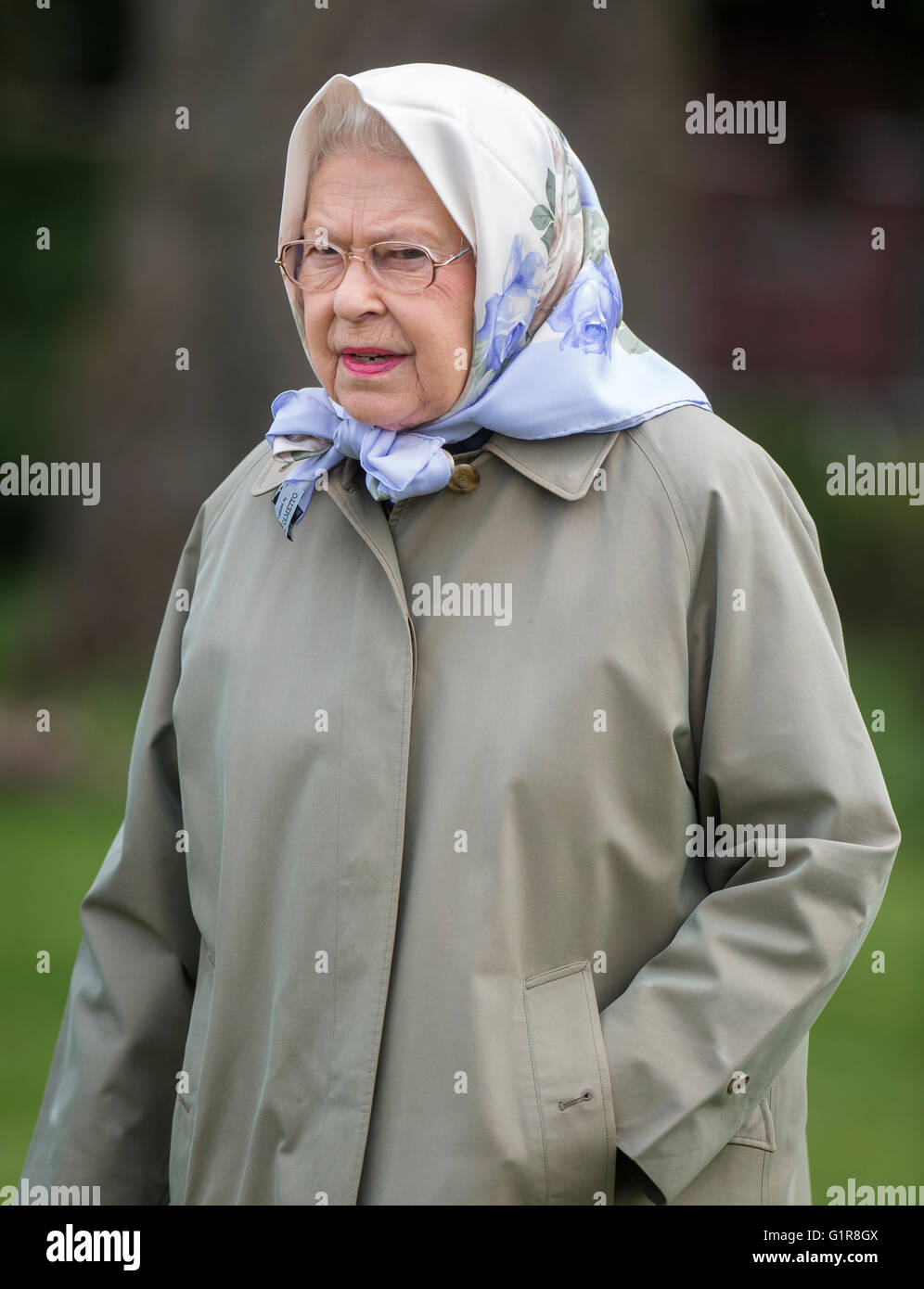 Queen driving range rover hi-res stock photography and images - Alamy