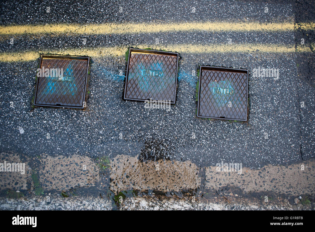 Pavement utility covers hi-res stock photography and images - Alamy