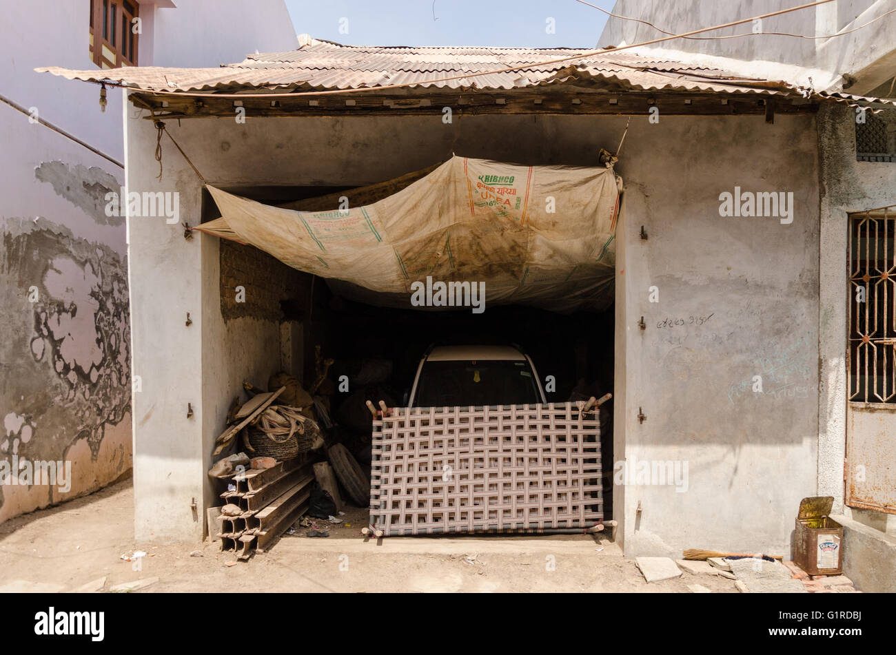 Old garage village hi-res stock photography and images - Alamy
