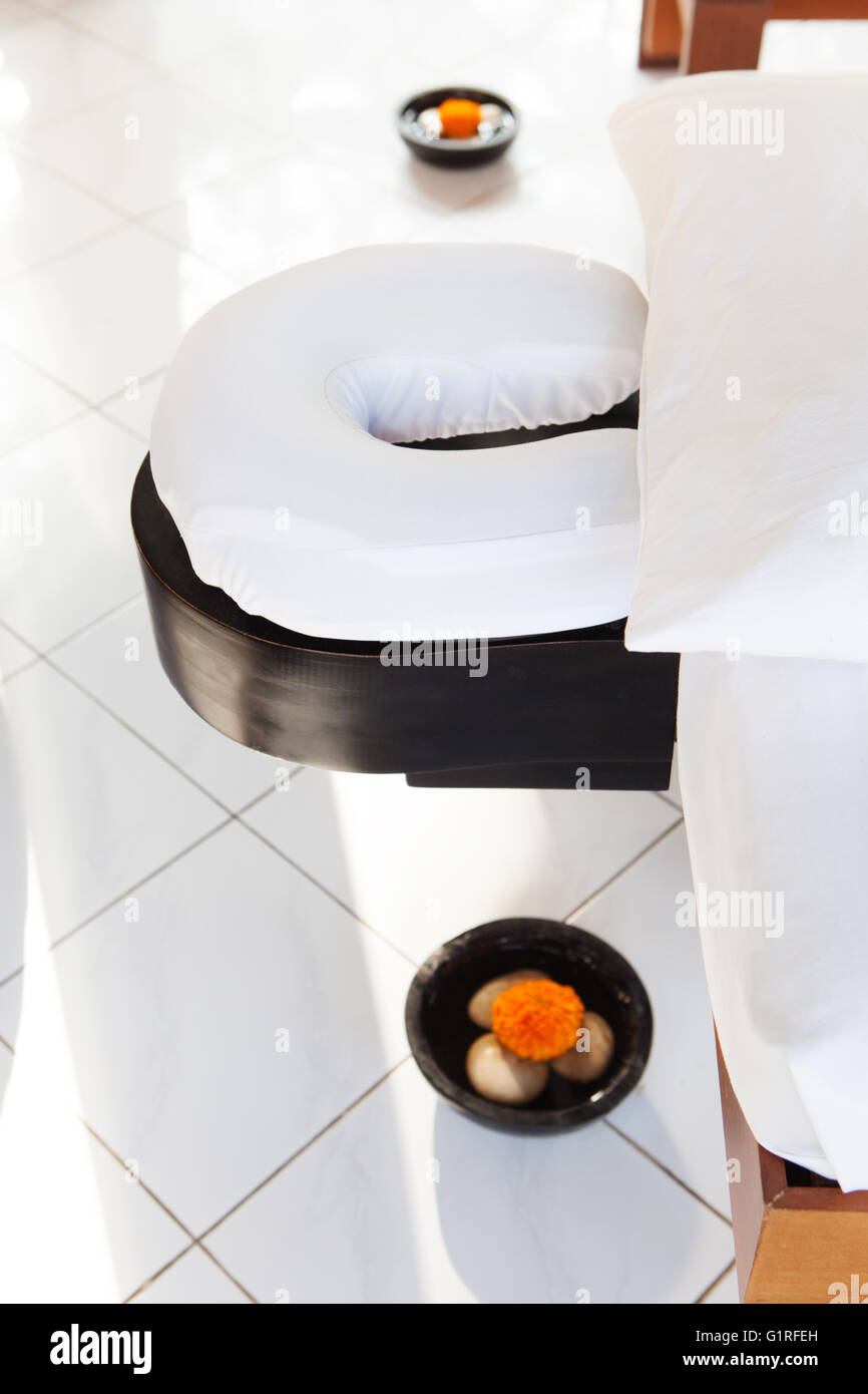 Place for relaxation in authentic asian wellness center Tropical ...