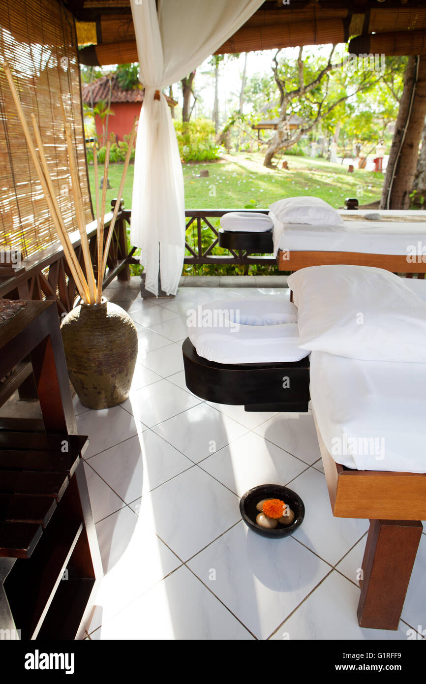 Place for relaxation in authentic asian wellness center Tropical ...