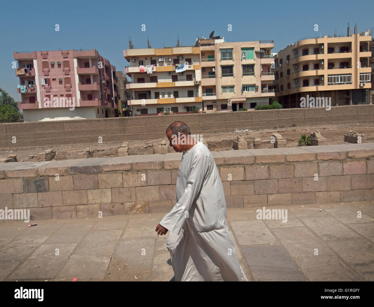 Egyptian back street hi-res stock photography and images - Alamy